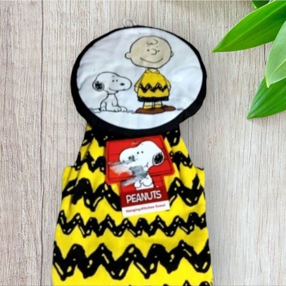 Peanuts | Kitchen | Peanuts Yellowcharlie Brown Snoopy Hanging Kitchen ...